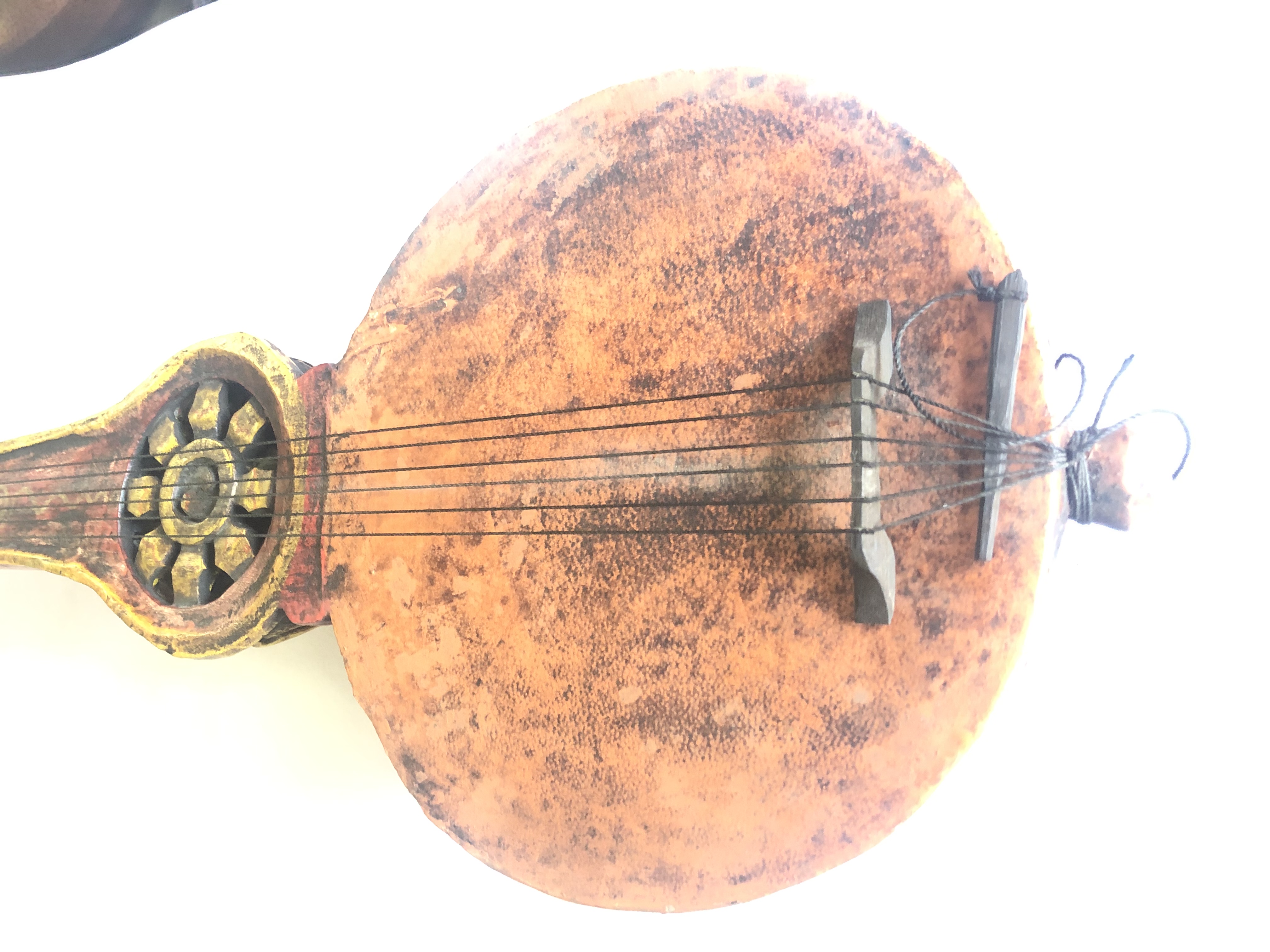 Tungna, the Tibetan guitar - Nepal Music Gallery